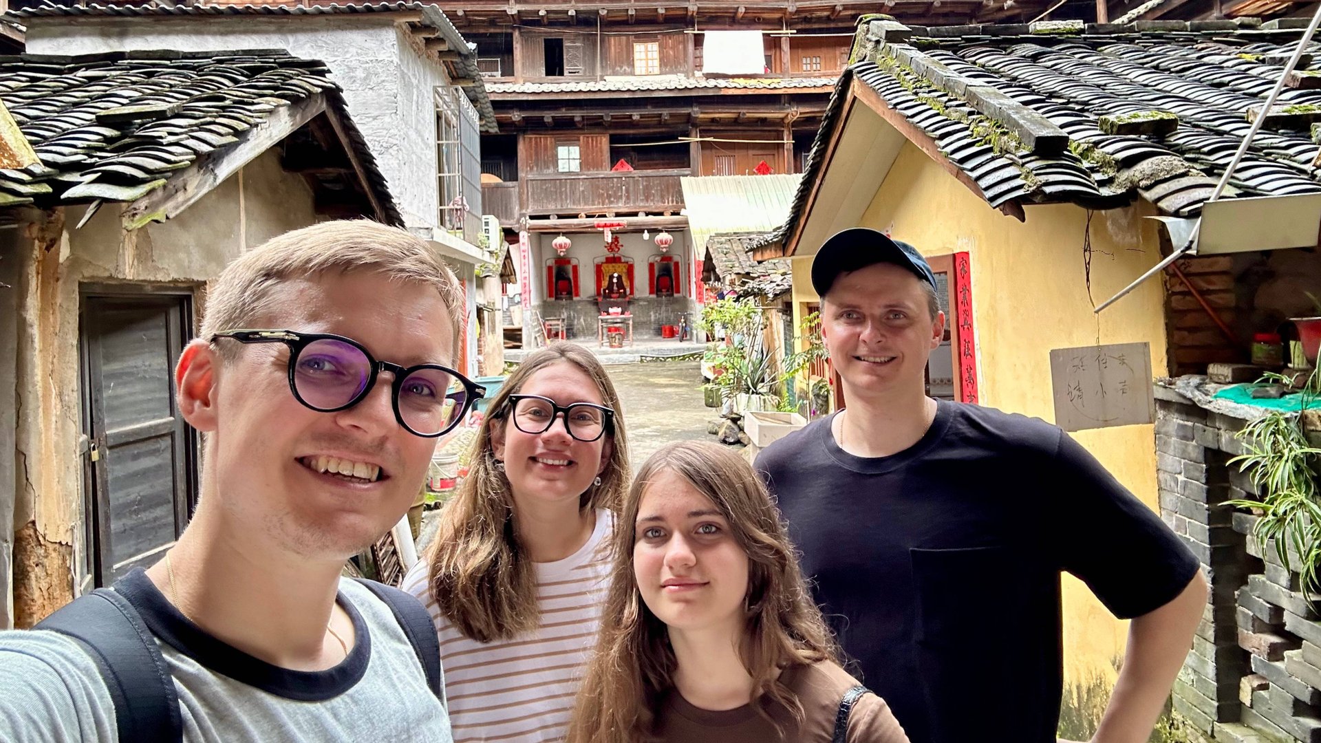 Удивительные Тулоу/ Не принимают в отеле из-за тайфуна/ Вечный дождь #9