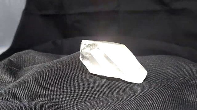 минерал Горный хрусталь 3х7.5х4 см