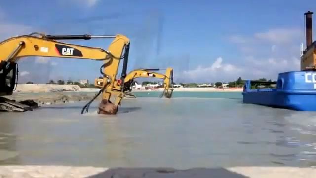 Большие гидравлические молотки - HP 5000 и HP 7000 Indeco, подводные работы