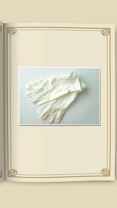 Перчатки - обязательная часть бального дресс-кода Дам и Кавалеров