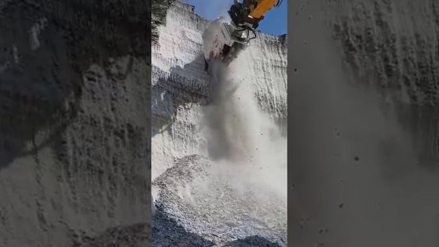 Гипс, карьер, фреза ЕК 140 на экскаваторе Liebherr R 946