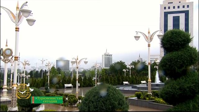 В Ашхабад пришла осень