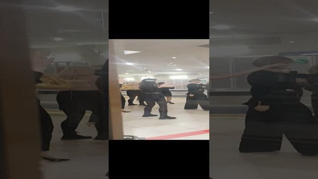 Флэшмоб поклонниц Шамана на песню "Мед".