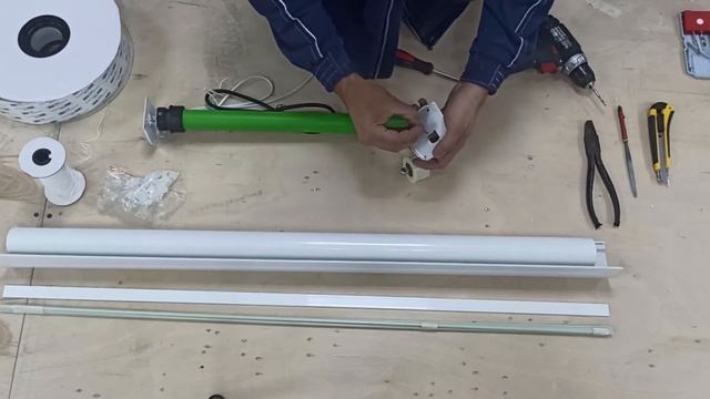 Сборка римского карниза