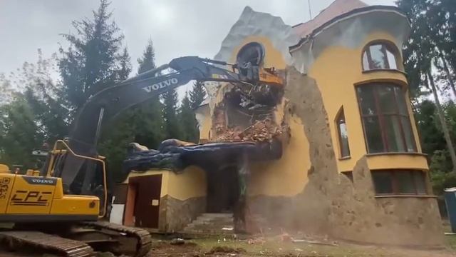 Гидромолот НР 3000 FS INDECO на Volvo EC250DL, ООО «СПЕЦРУССТРОЙ», демонтаж коттеджа с ЖБ каркасом