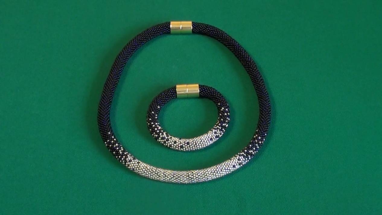 Колье и браслет из бисера