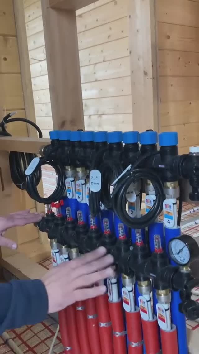 Коллекторы Henco  и трубы Henco для теплого пола на объекте в Санкт-Петербурге.