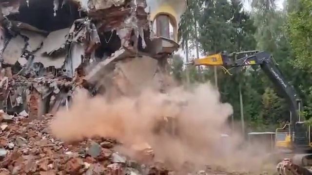 Гидромолот НР 3000 FS INDECO на Volvo EC250DL, ООО «СПЕЦРУССТРОЙ», демонтаж коттеджа с ЖБ каркасом