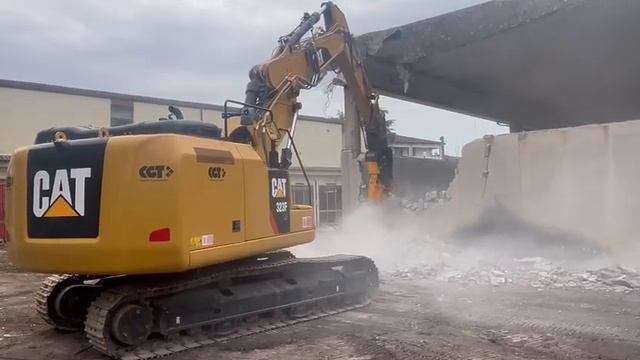 Крашер (мультипроцессор) IMP производства Indeco на экскаваторе CAT.