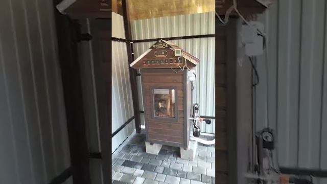 Очень удобно! Оборудовали мангальную зону и поставили туда коптильню!