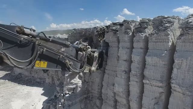 Нарезание швов в горной породе дисковой фрезой DMW 130 завода KEMROC GmbH, Германия