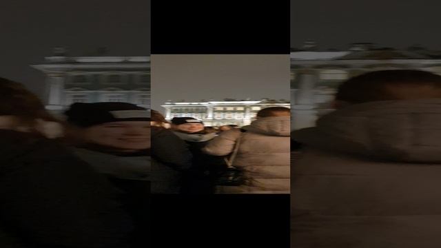 "Я-это ты, ты-это я". Уличные музыканты на Дворцовой.