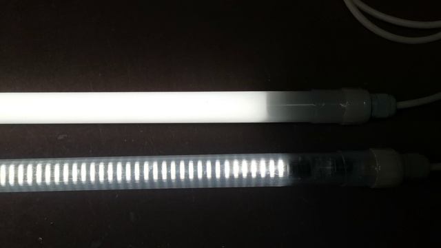 Сравнение матового и прозрачного рассеивателя светильника Promzar Tube, степень защиты IP68