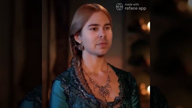 Френки Хюрем в сериале.