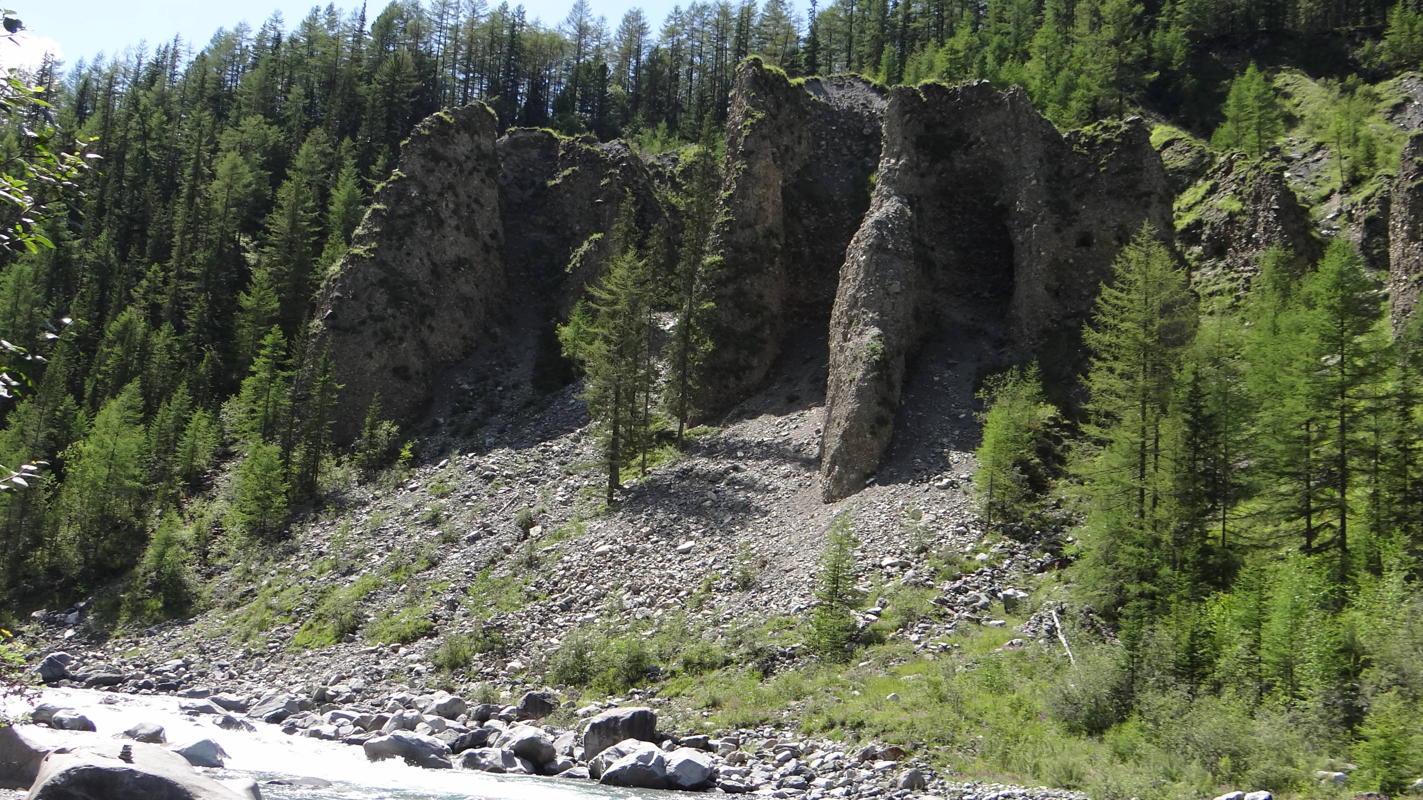 Горная база Шумак в Саянах: священные столбы Хуухейн-Хаада