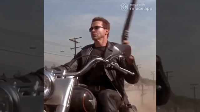 Френки модели Т-800 прибыл,чтобы взять твою одежду.