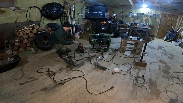 Приобрёл мощный  бензиновый генератор 5500. Испытание прошёл успешно. Сварочный + болгарка.