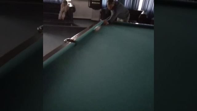 бильярд  (француз) свояк по борту .  play my ball on board.