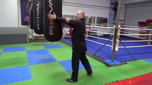 Отработка рубящих ударов пигуацюань на мешках.Часть 1