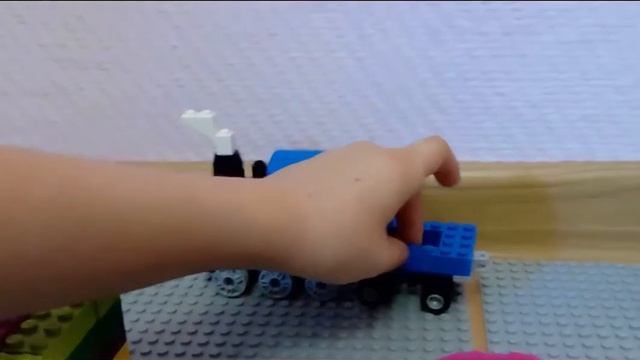 Учимся собирать LEGO CLASSIC. Сборка простого Лего Города.