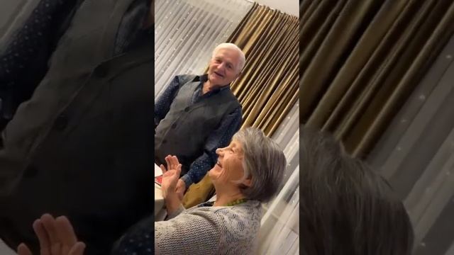 Караоке клуб!!! Как отметить свой день рождения в свои 83 года!!!👍👍👍