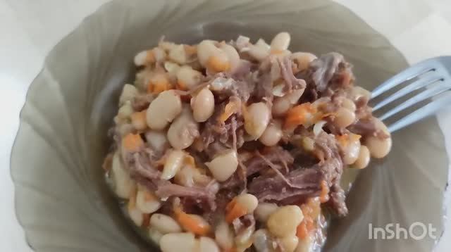 фасоль с тушенкой