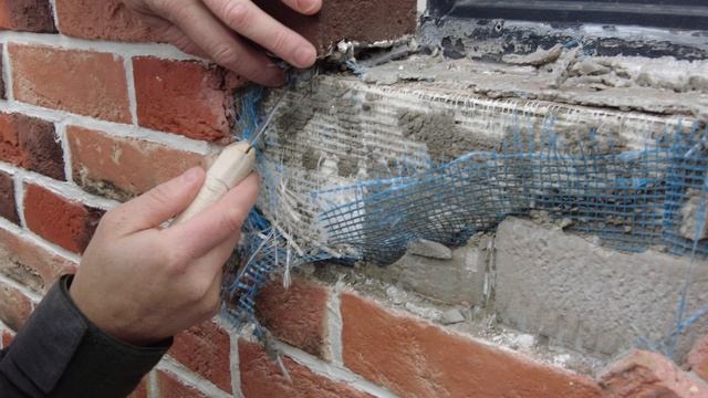 Вскрытие фасада, отсутствие диагональной косынки на углу оконного проёма, некачественные материалы