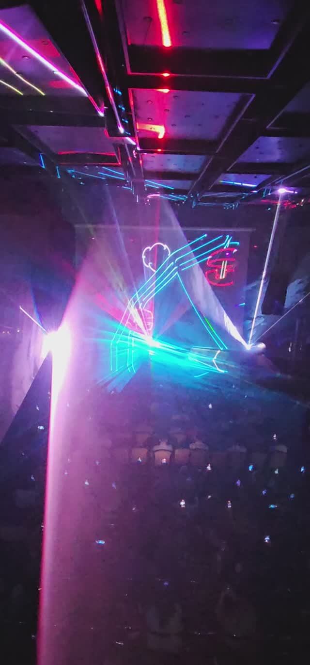 Лазерное анимационное шоу, моторизированный экран 6*6 метров