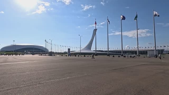 Покатушки на самокатах.
Сочи, Адлер, Олимпийская деревня.