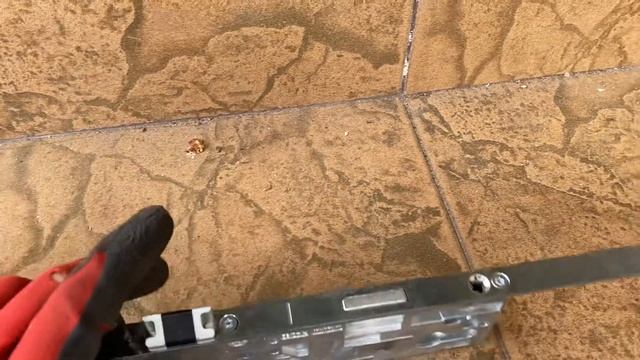 Как поменять защёлку замка Roto на левую или правую сторону