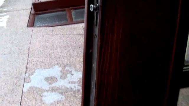 Замена замков в деревянных дверях фурнитура Roto