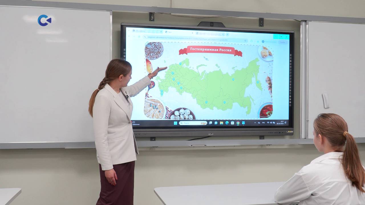 В Петровском дворце для школьников провели урок на тему «Гостеприимная Россия»