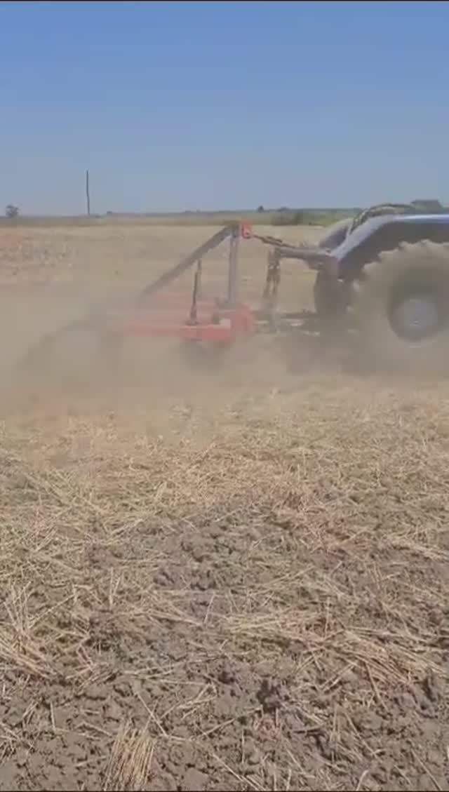 Плуг чизельный (глубoкoрыхлитeль) ГРН - 7 в работе, трактор Т150, для заказа 89892954395