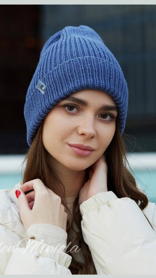 Женская шапка бини с отворотом из мериноса