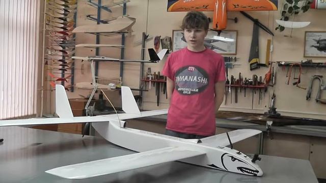 Модель моторного планера схемы тандем "Барракуда".