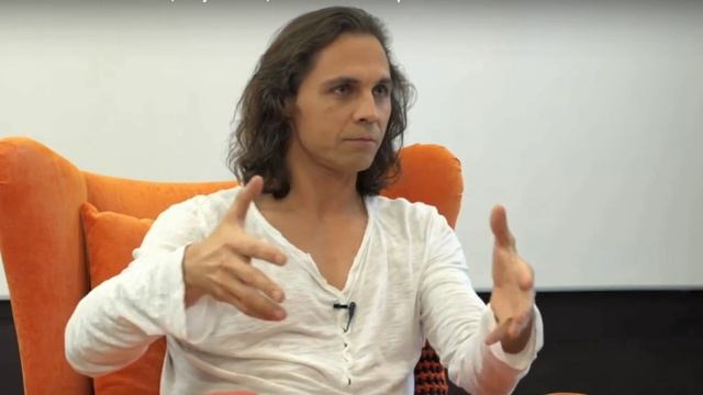 Дмитрий Бозин о магическом и бытовом театре