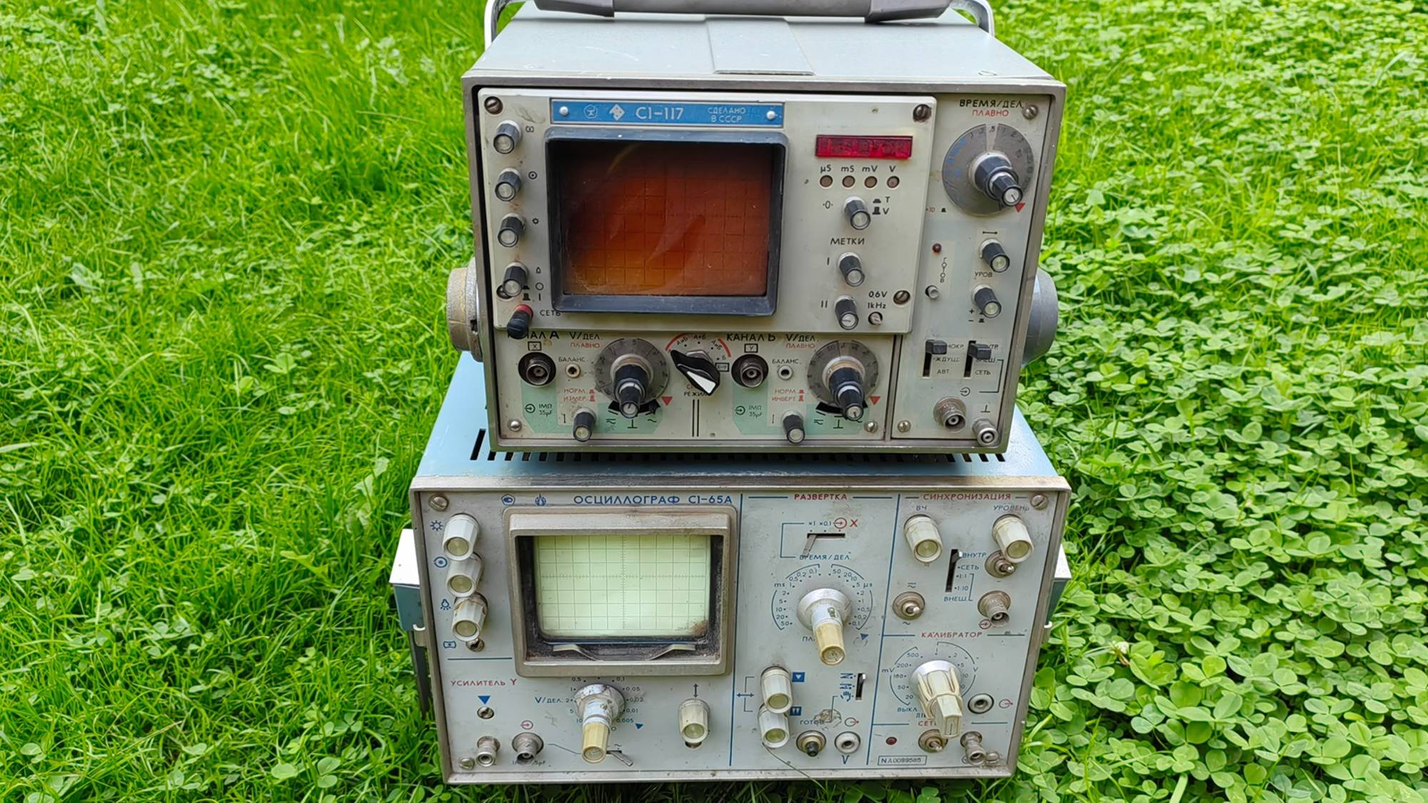 Разбор двух осциллографов С1-117 и С1-65А. Приборы, радиодетали, драгметаллы, золото, палладий.