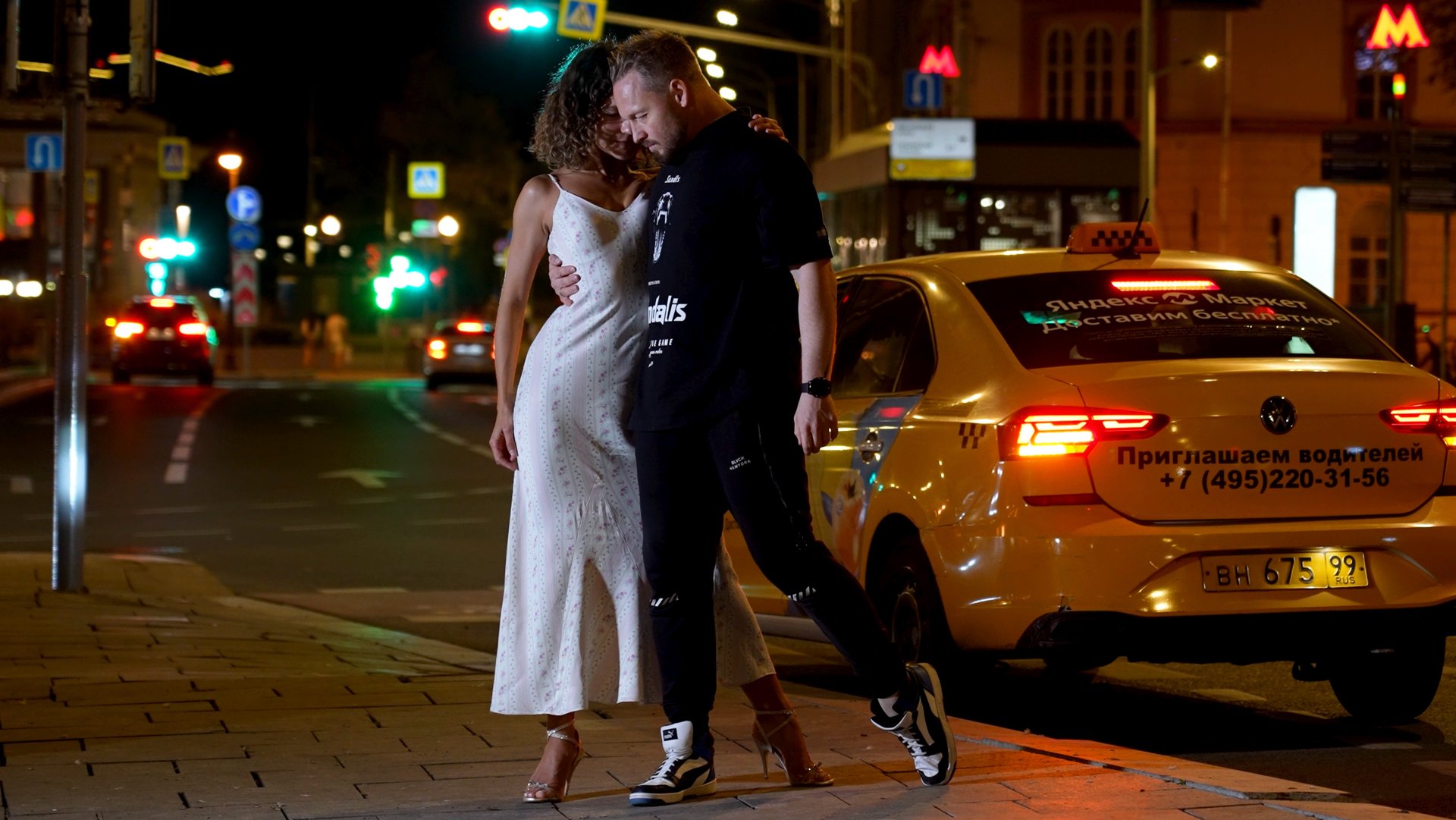 Pavel Sobiray and Ksenia Putko. Street Tango Improvisation. Emmit Fenn — Stones.