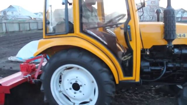 ДОНГ ФЕНГ 244 с фрезой 1.4 м