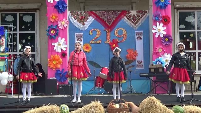 " А я влюбилась в крокодила"  Детский вокальный коллектив "Весёлые нотки".  Ефремовский ДК.