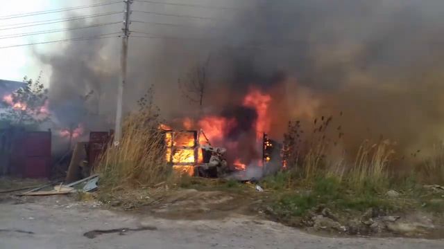 Пожар в Астрахани 1 Мая по ул. Карла Маркса(часть 2)