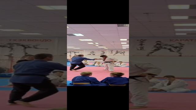Бросок через спину с колен. Красота дзюдо.