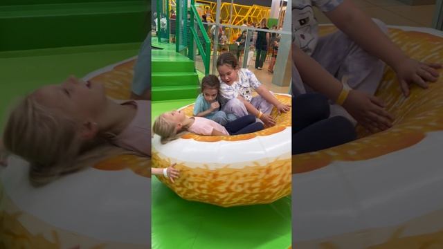 Оборудование для детского центра: карусель "Юла" настоящий хит, дети от нее в полном восторге.