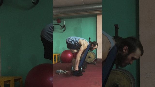 Упражнение для укрепления спины и ног