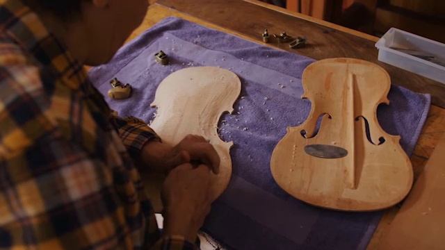 Making instruments_Italy_beehive4-culture-video-unit-7
