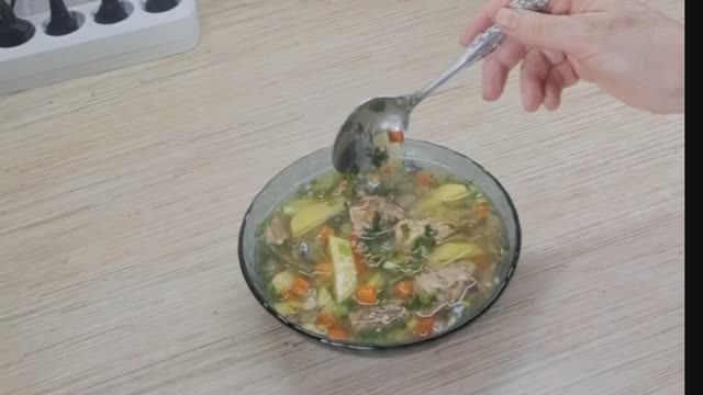 Суп из рыбных консервов с овощами.Быстро. Просто.Вкусно.