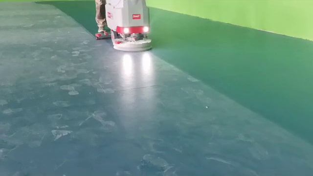 Средняя поломоечная машина