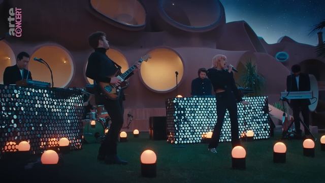 L'Impératrice - Palais Bulles - Passengers