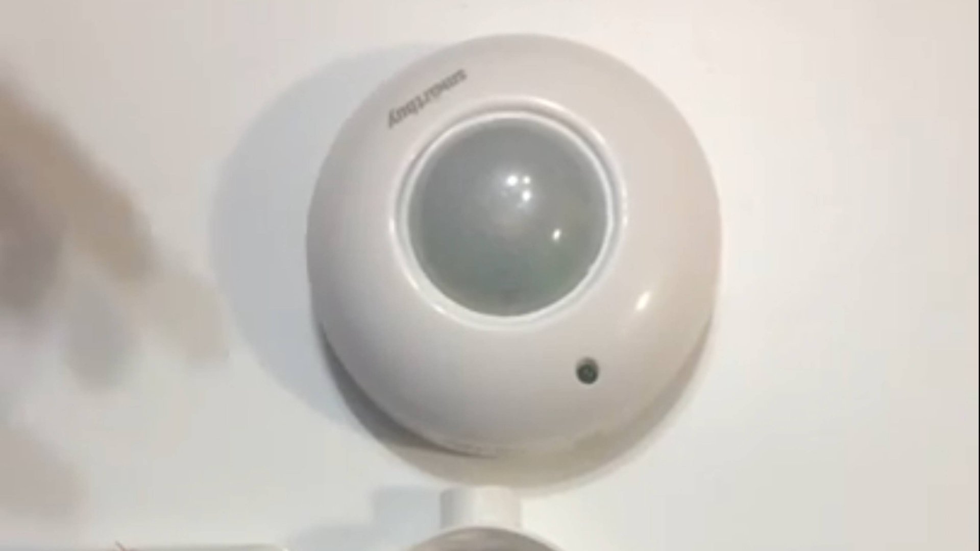 Как подключить датчик движения с выключателем