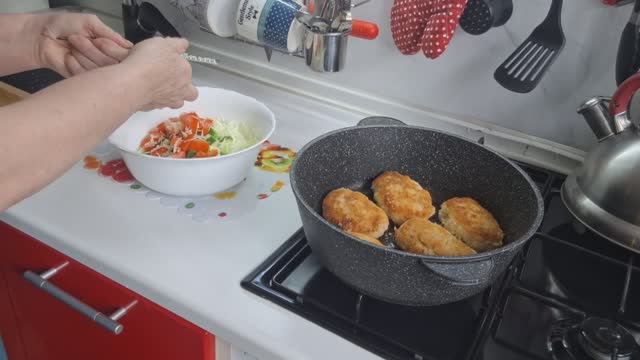 Очень вкусные, полезные и бюджетные котлеты из минтая